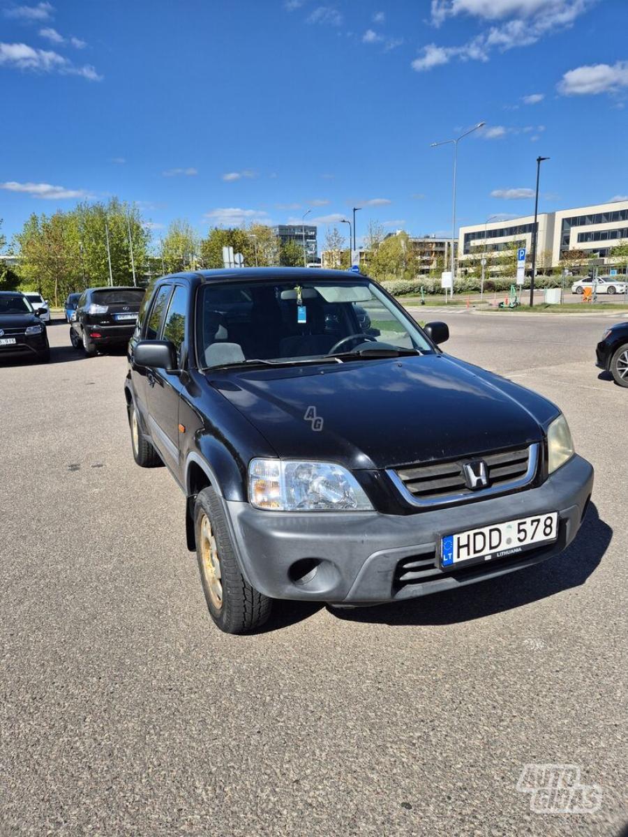 Melns Honda CR-V 2000 Viļņa, ar dzinēja tilpumu 2.00 L un nobraukumu 506 tūkst. km par 900 €, foto 3 vietnē AUTOMOTO.COM.LV
