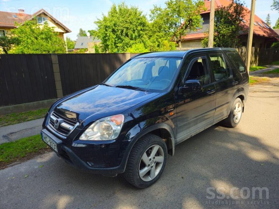 Black Honda CR-V 2002 in Riga, with an engine capacity of 2.00 L and mileage of 345 thousand km for 990 €, photo 2 on AUTOMOTO.COM.LV