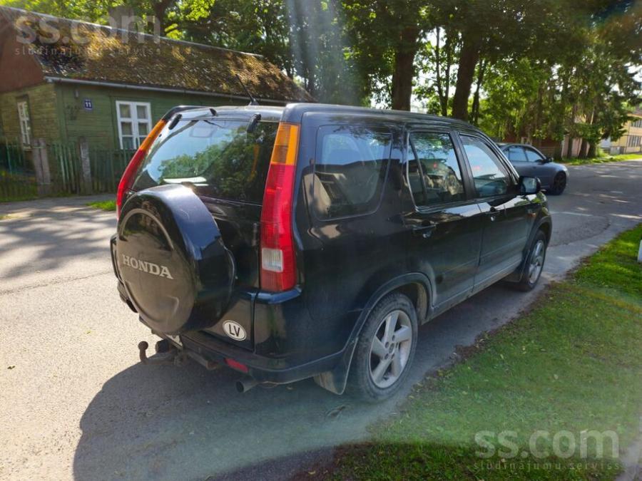 Black Honda CR-V 2002 in Riga, with an engine capacity of 2.00 L and mileage of 345 thousand km for 990 €, photo 4 on AUTOMOTO.COM.LV