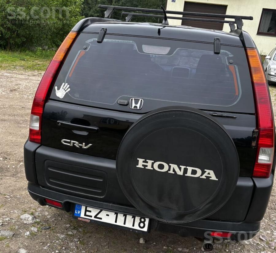 Black Honda CR-V 2003 in Riga, with an engine capacity of 2.00 L and mileage of 302 thousand km for 980 €, photo 2 on AUTOMOTO.COM.LV