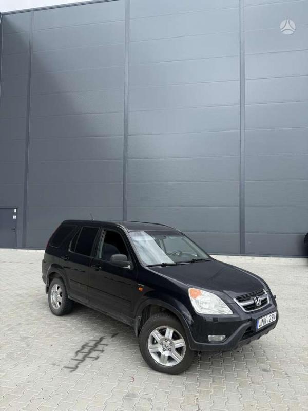 Melns Honda CR-V 2003 Šauļi, ar dzinēja tilpumu 2.00 L un nobraukumu 400 tūkst. km par 1950 €, foto 1 vietnē AUTOMOTO.COM.LV