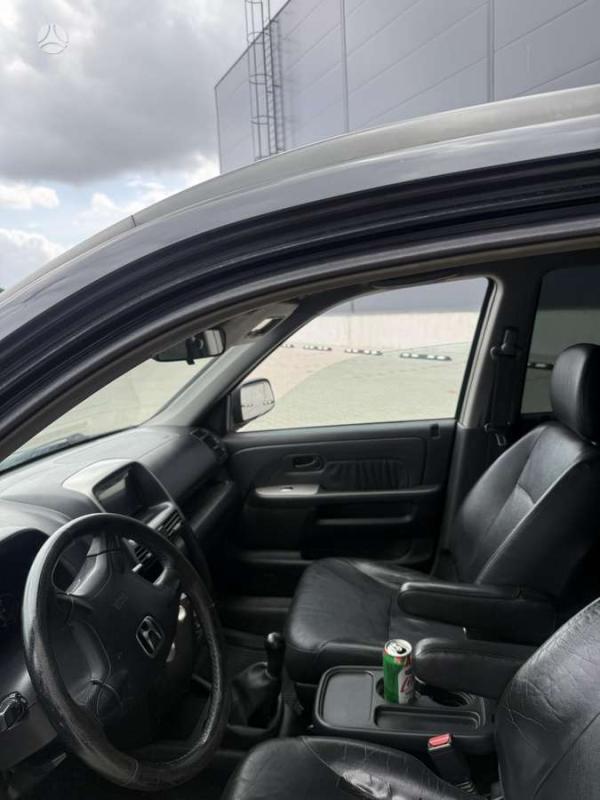 Melns Honda CR-V 2003 Šauļi, ar dzinēja tilpumu 2.00 L un nobraukumu 400 tūkst. km par 1950 €, foto 6 vietnē AUTOMOTO.COM.LV