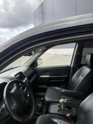 Melns Honda CR-V 2003 Šauļi, ar dzinēja tilpumu 2.00 L un nobraukumu 400 tūkst. km par 1950 €, foto 7 vietnē AUTOMOTO.COM.LV
