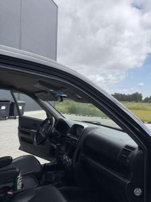 Melns Honda CR-V 2003 Šauļi, ar dzinēja tilpumu 2.00 L un nobraukumu 400 tūkst. km par 1950 €, foto 8 vietnē AUTOMOTO.COM.LV