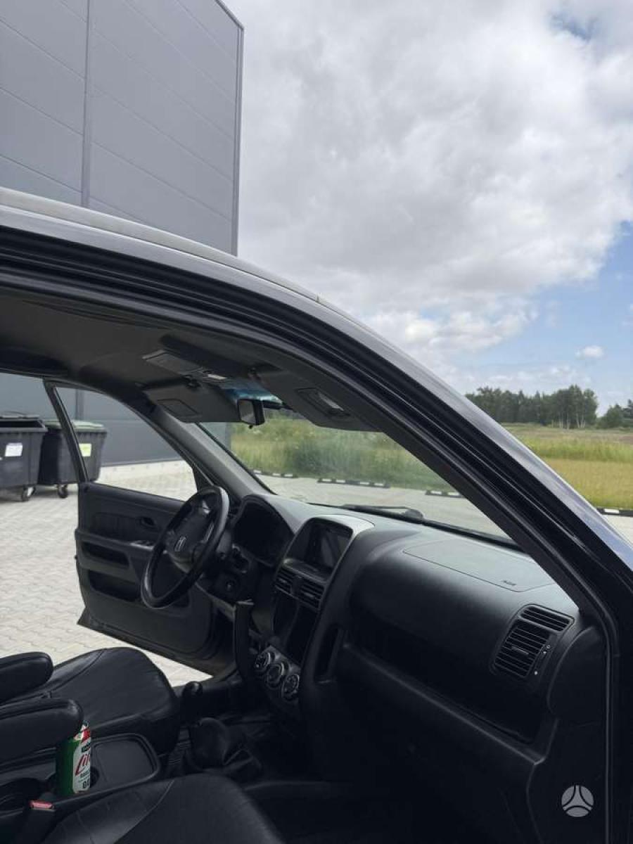 Melns Honda CR-V 2003 Šauļi, ar dzinēja tilpumu 2.00 L un nobraukumu 400 tūkst. km par 1950 €, foto 8 vietnē AUTOMOTO.COM.LV