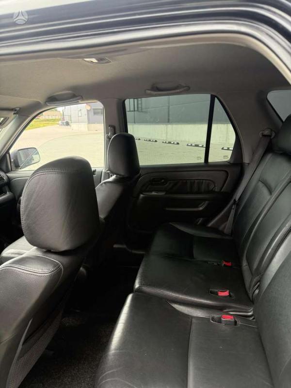 Melns Honda CR-V 2003 Šauļi, ar dzinēja tilpumu 2.00 L un nobraukumu 400 tūkst. km par 1950 €, foto 8 vietnē AUTOMOTO.COM.LV