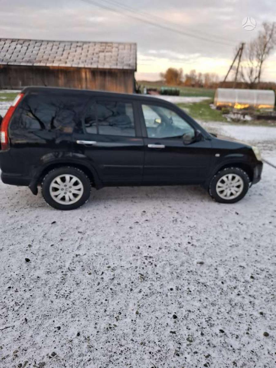 Melns Honda CR-V 2005 Panevēža, ar dzinēja tilpumu 2.20 L un nobraukumu 300 tūkst. km par 2700 €, foto 2 vietnē AUTOMOTO.COM.LV