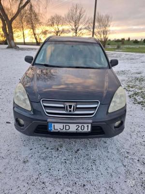Melns Honda CR-V 2005 Panevēža, ar dzinēja tilpumu 2.20 L un nobraukumu 300 tūkst. km par 2700 €, foto 4 vietnē AUTOMOTO.COM.LV