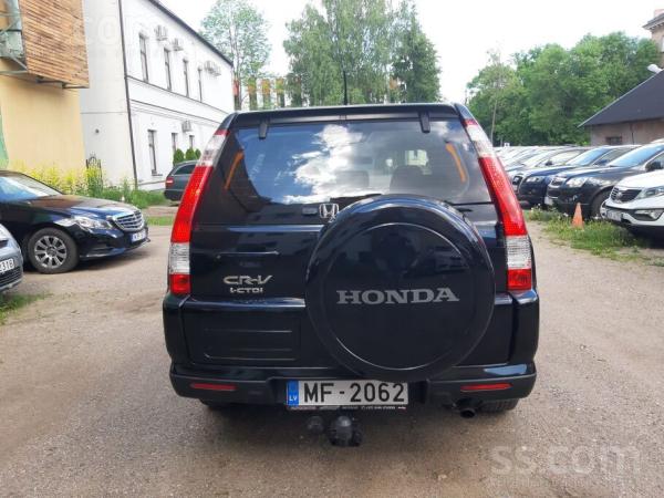 Black Honda CR-V 2005 in Daugavpils, with an engine capacity of 2.20 L and mileage of 0 thousand km for 3650 €, photo 7 on AUTOMOTO.COM.LV
