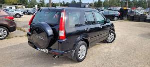 Black Honda CR-V 2005 in Riga, with an engine capacity of 2.00 L and mileage of 308 thousand km for 2990 €, photo 8 on AUTOMOTO.COM.LV