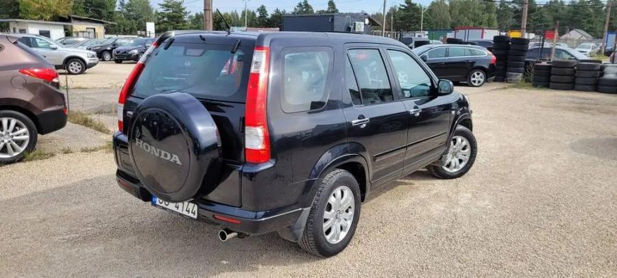 Black Honda CR-V 2005 in Riga, with an engine capacity of 2.00 L and mileage of 308 thousand km for 2990 €, photo 8 on AUTOMOTO.COM.LV