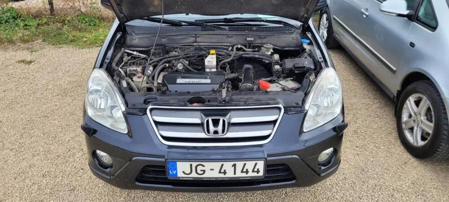 Black Honda CR-V 2005 in Riga, with an engine capacity of 2.00 L and mileage of 308 thousand km for 2990 €, photo 11 on AUTOMOTO.COM.LV