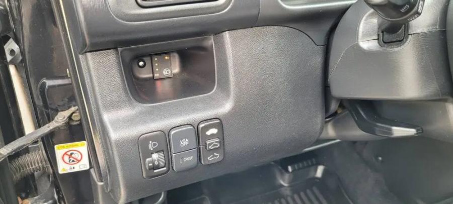 Black Honda CR-V 2005 in Riga, with an engine capacity of 2.00 L and mileage of 308 thousand km for 2990 €, photo 25 on AUTOMOTO.COM.LV