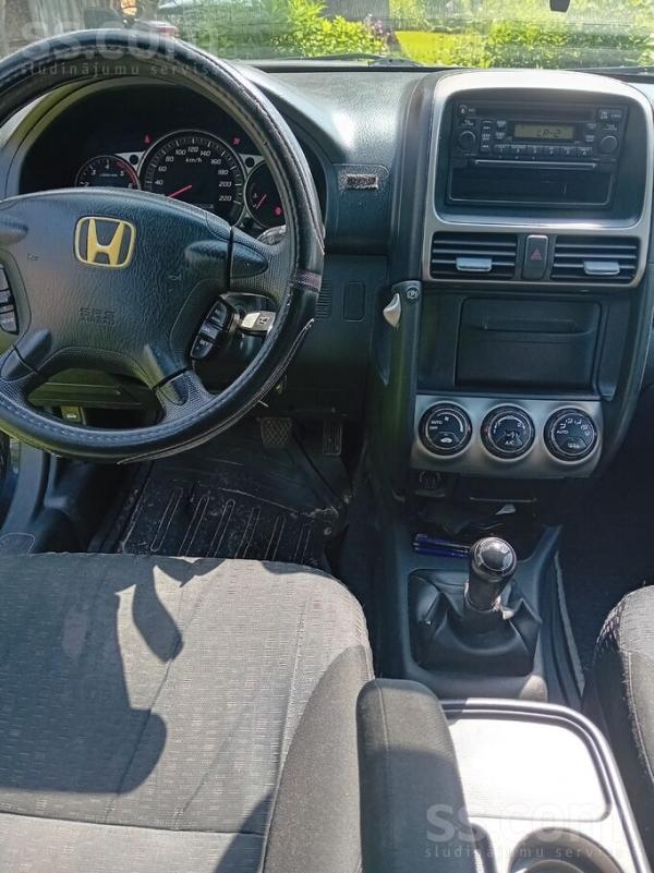 Melns Honda CR-V 2005 Valka, ar dzinēja tilpumu 2.00 L un nobraukumu 347 tūkst. km par 2700 €, foto 3 vietnē AUTOMOTO.COM.LV