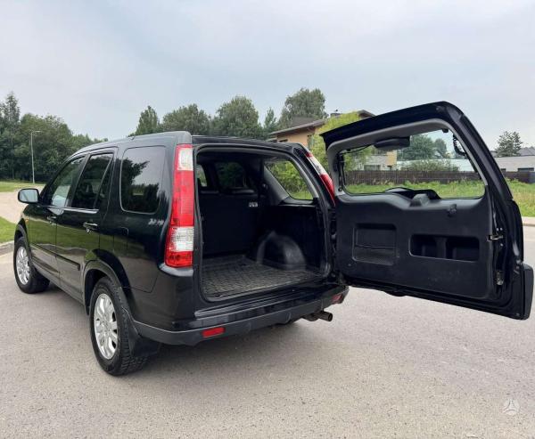 Black Honda CR-V 2005 in Vilnius, with an engine capacity of 2.40 L and mileage of 246 thousand km for 1750 €, photo 10 on AUTOMOTO.COM.LV