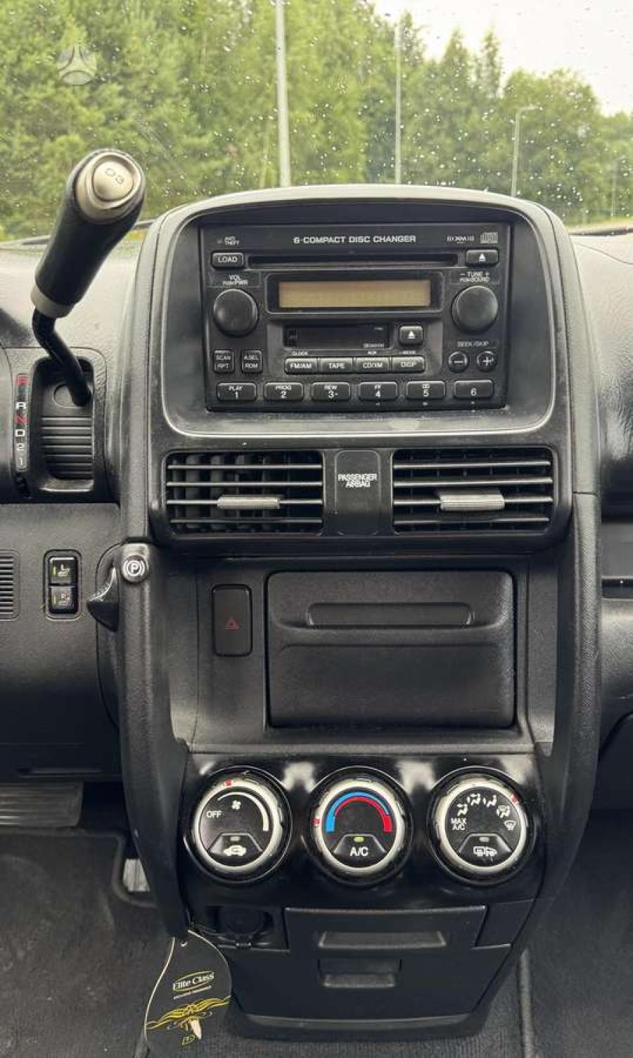 Black Honda CR-V 2005 in Vilnius, with an engine capacity of 2.40 L and mileage of 246 thousand km for 1750 €, photo 20 on AUTOMOTO.COM.LV