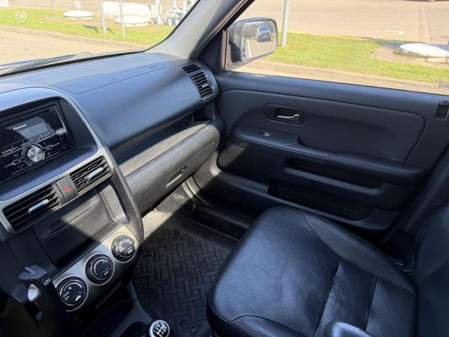 Melns Honda CR-V 2005 Kauņa, ar dzinēja tilpumu 2.20 L un nobraukumu 257 tūkst. km par 2700 €, foto 27 vietnē AUTOMOTO.COM.LV