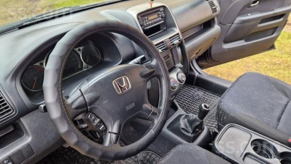 Black Honda CR-V 2005 in Aizkraukle, with an engine capacity of 2.20 L and mileage of 374 thousand km for 3750 €, photo 7 on AUTOMOTO.COM.LV