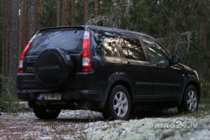 Melns Honda CR-V 2006 Tallina, ar dzinēja tilpumu 2.20 L un nobraukumu 303 tūkst. km par 3000 €, foto 3 vietnē AUTOMOTO.COM.LV