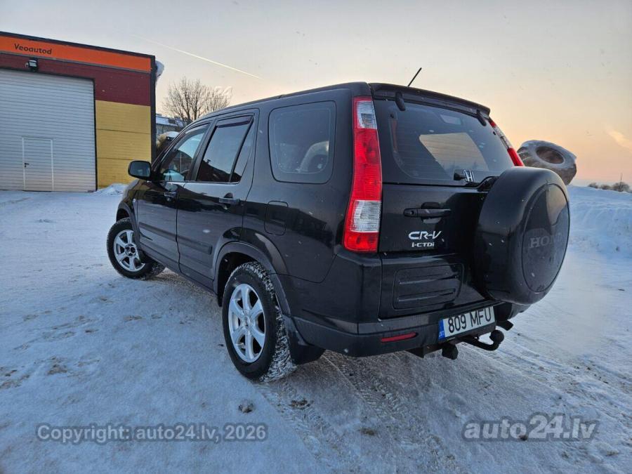 Melns Honda CR-V 2006 Tallina, ar dzinēja tilpumu 2.20 L un nobraukumu 303 tūkst. km par 3000 €, foto 13 vietnē AUTOMOTO.COM.LV