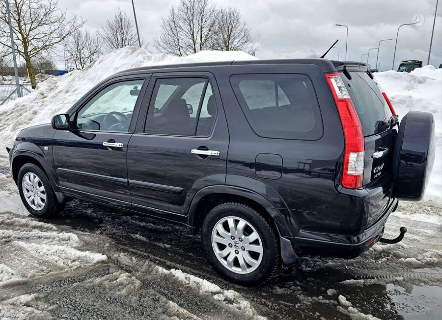 Black Honda CR-V 2006 in Klaipeda, with an engine capacity of 2.20 L and mileage of 294 thousand km for 3850 €, photo 3 on AUTOMOTO.COM.LV