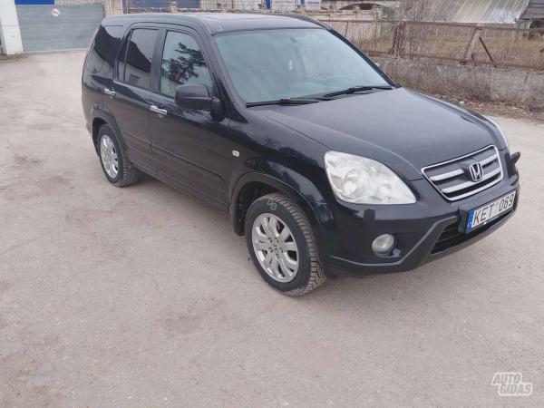 Black Honda CR-V 2006 in Vievis, with an engine capacity of 2.20 L and mileage of 450 thousand km for 3100 €, photo 5 on AUTOMOTO.COM.LV