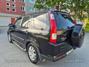 Black Honda CR-V 2006 in Tallinn, with an engine capacity of 2.20 L and mileage of 299 thousand km for 2499 €, photo 5 on AUTOMOTO.COM.LV
