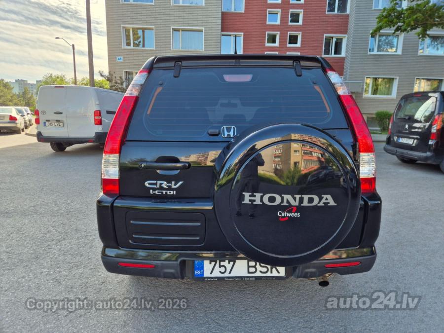 Black Honda CR-V 2006 in Tallinn, with an engine capacity of 2.20 L and mileage of 299 thousand km for 2499 €, photo 6 on AUTOMOTO.COM.LV