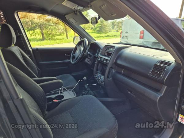Melns Honda CR-V 2006 Tallina, ar dzinēja tilpumu 2.20 L un nobraukumu 299 tūkst. km par 2499 €, foto 7 vietnē AUTOMOTO.COM.LV