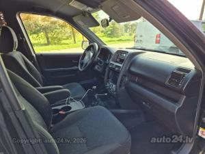 Black Honda CR-V 2006 in Tallinn, with an engine capacity of 2.20 L and mileage of 299 thousand km for 2499 €, photo 8 on AUTOMOTO.COM.LV