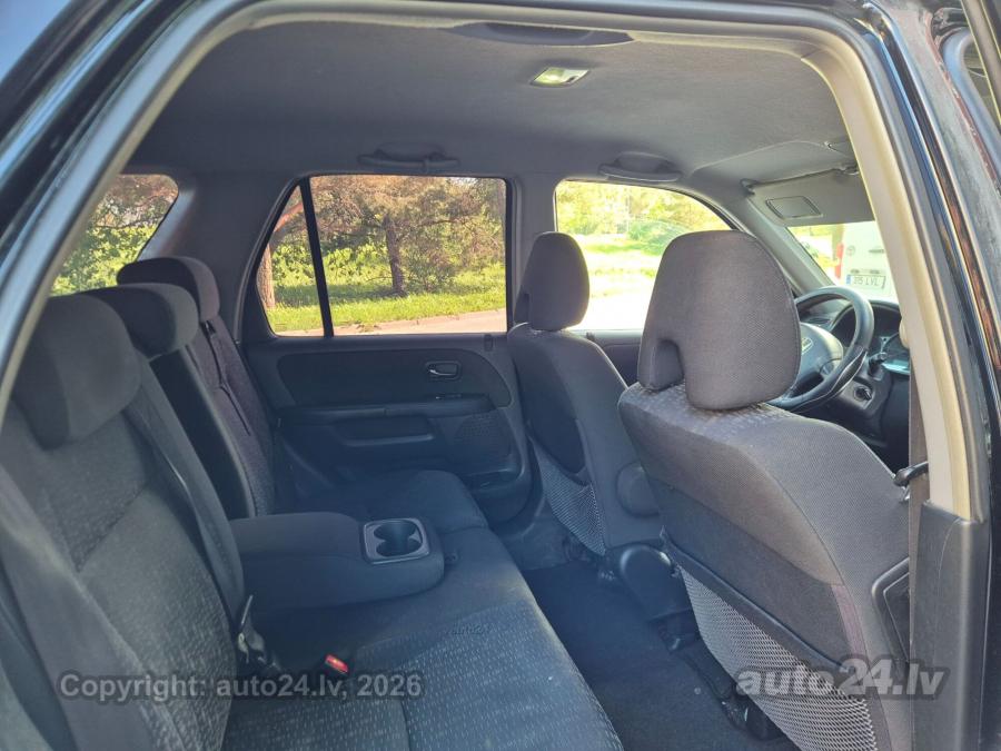 Black Honda CR-V 2006 in Tallinn, with an engine capacity of 2.20 L and mileage of 299 thousand km for 2499 €, photo 9 on AUTOMOTO.COM.LV