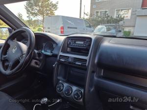 Black Honda CR-V 2006 in Tallinn, with an engine capacity of 2.20 L and mileage of 299 thousand km for 2499 €, photo 10 on AUTOMOTO.COM.LV