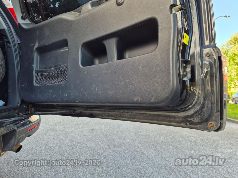 Black Honda CR-V 2006 in Tallinn, with an engine capacity of 2.20 L and mileage of 299 thousand km for 2499 €, photo 13 on AUTOMOTO.COM.LV
