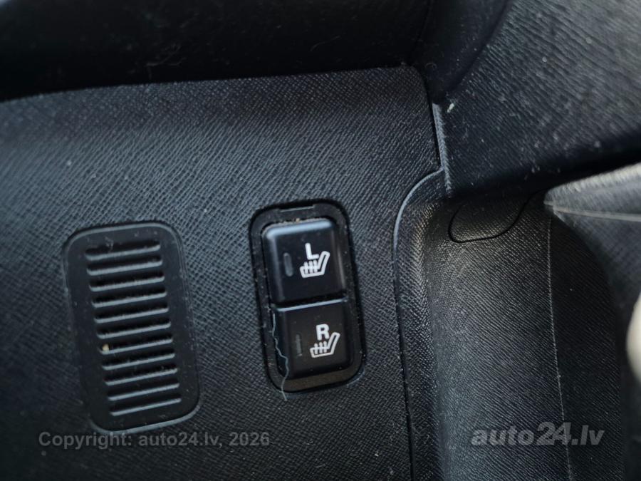 Black Honda CR-V 2006 in Tallinn, with an engine capacity of 2.20 L and mileage of 299 thousand km for 2499 €, photo 15 on AUTOMOTO.COM.LV