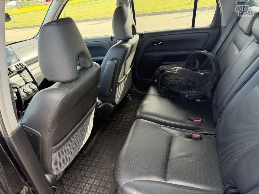 Melns Honda CR-V 2006 Šauļi, ar dzinēja tilpumu 2.20 L un nobraukumu 278 tūkst. km par 2500 €, foto 10 vietnē AUTOMOTO.COM.LV