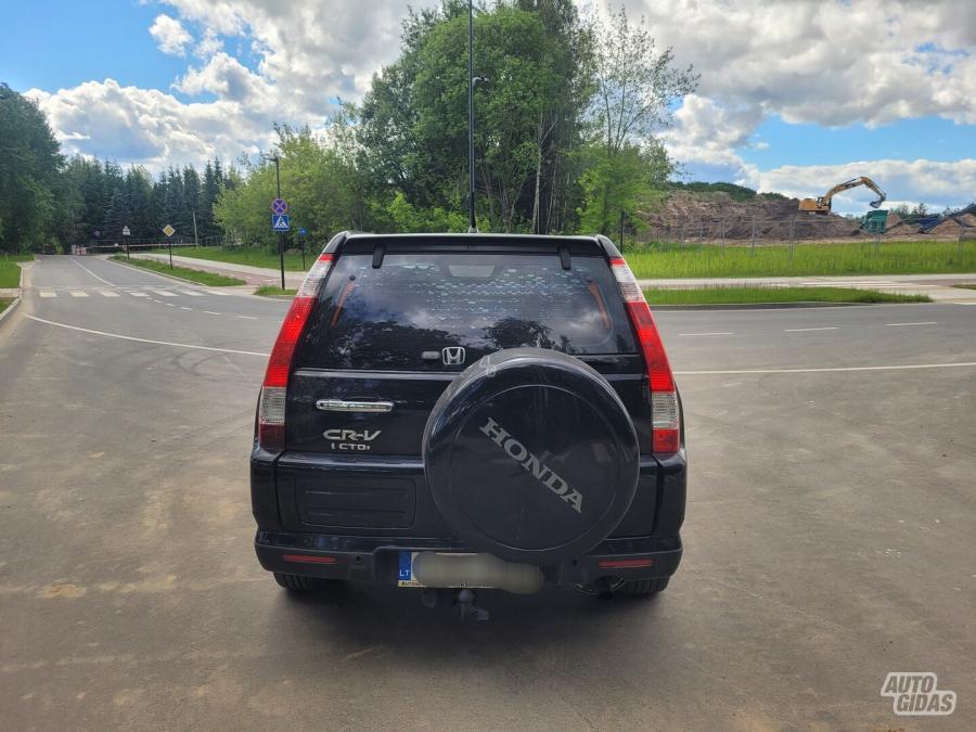 Black Honda CR-V 2006 in Vilnius, with an engine capacity of 2.20 L and mileage of 367 thousand km for 2650 €, photo 6 on AUTOMOTO.COM.LV
