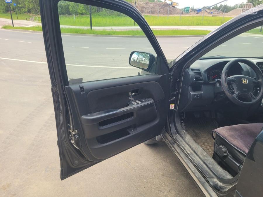 Black Honda CR-V 2006 in Vilnius, with an engine capacity of 2.20 L and mileage of 367 thousand km for 2450 €, photo 15 on AUTOMOTO.COM.LV