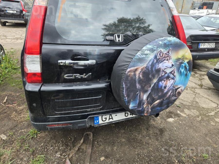 Black Honda CR-V 2006 in Riga, with an engine capacity of 2.00 L and mileage of 401 thousand km for 1550 €, photo 4 on AUTOMOTO.COM.LV