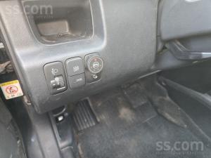 Black Honda CR-V 2006 in Riga, with an engine capacity of 2.00 L and mileage of 401 thousand km for 1550 €, photo 8 on AUTOMOTO.COM.LV