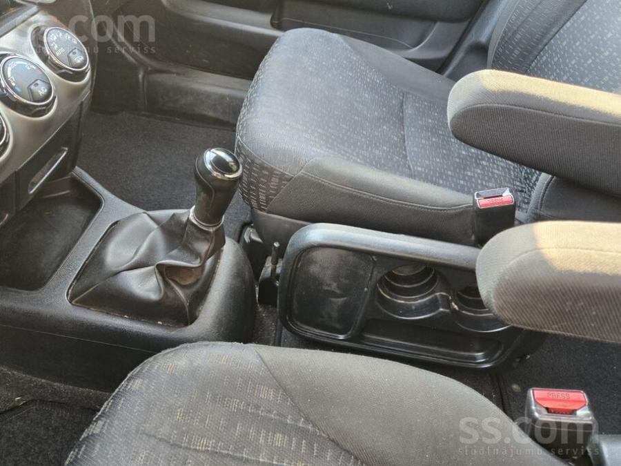 Black Honda CR-V 2006 in Riga, with an engine capacity of 2.00 L and mileage of 401 thousand km for 1550 €, photo 9 on AUTOMOTO.COM.LV