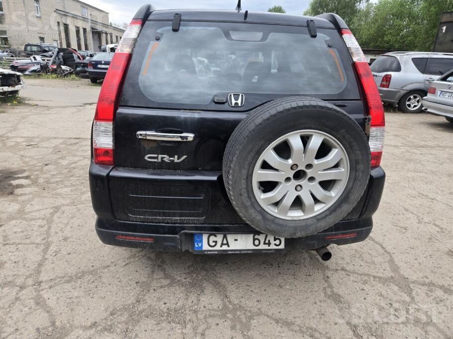 Black Honda CR-V 2006 in Riga, with an engine capacity of 2.00 L and mileage of 401 thousand km for 1550 €, photo 12 on AUTOMOTO.COM.LV