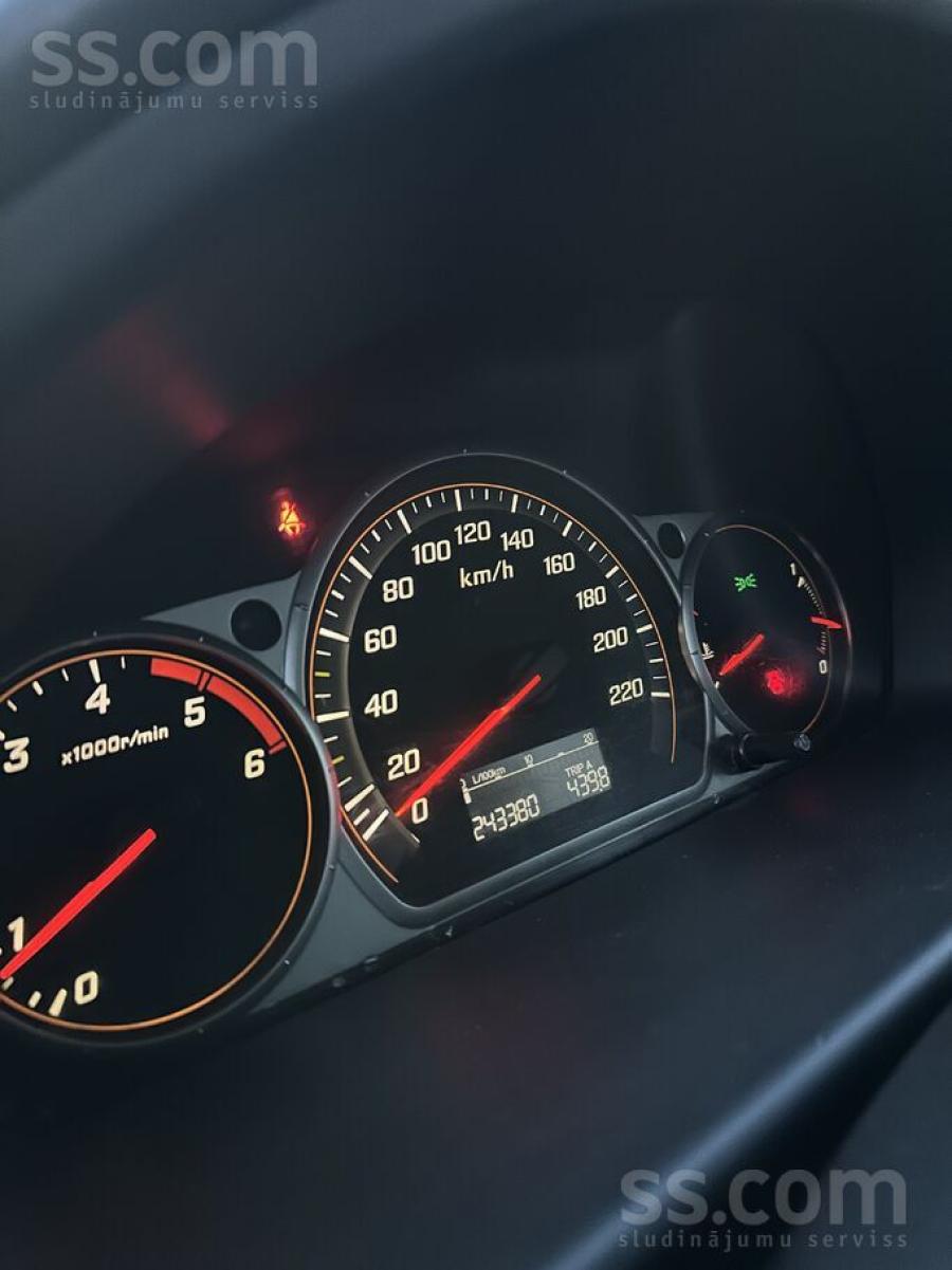 Melns Honda CR-V 2006 Rēzekne, ar dzinēja tilpumu 2.20 L un nobraukumu 243 tūkst. km par 2950 €, foto 5 vietnē AUTOMOTO.COM.LV