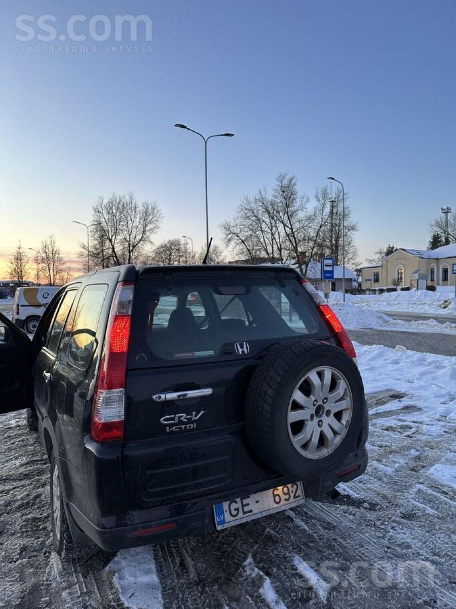 Melns Honda CR-V 2006 Rēzekne, ar dzinēja tilpumu 2.20 L un nobraukumu 243 tūkst. km par 2950 €, foto 8 vietnē AUTOMOTO.COM.LV