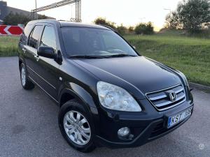 Black Honda CR-V 2006 in Vilnius, with an engine capacity of 2.20 L and mileage of 350 thousand km for 1850 €, photo 5 on AUTOMOTO.COM.LV