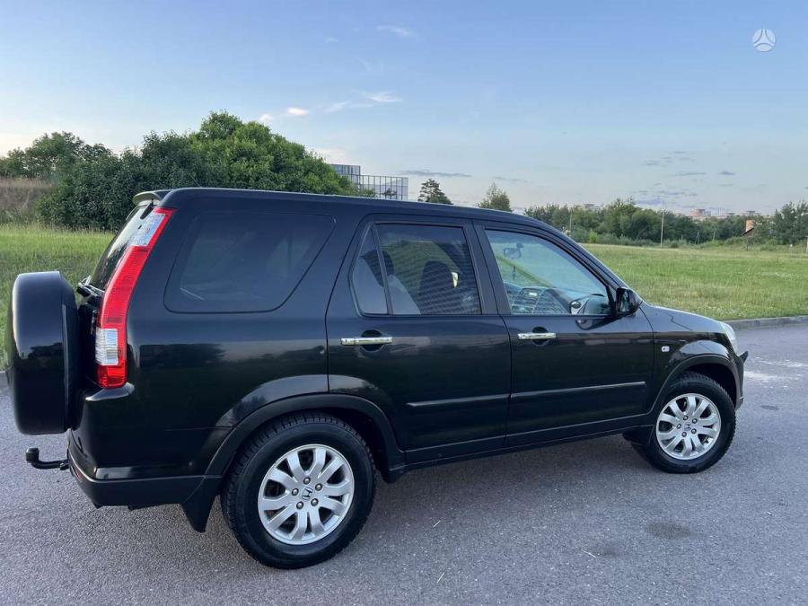 Black Honda CR-V 2006 in Vilnius, with an engine capacity of 2.20 L and mileage of 350 thousand km for 1850 €, photo 6 on AUTOMOTO.COM.LV