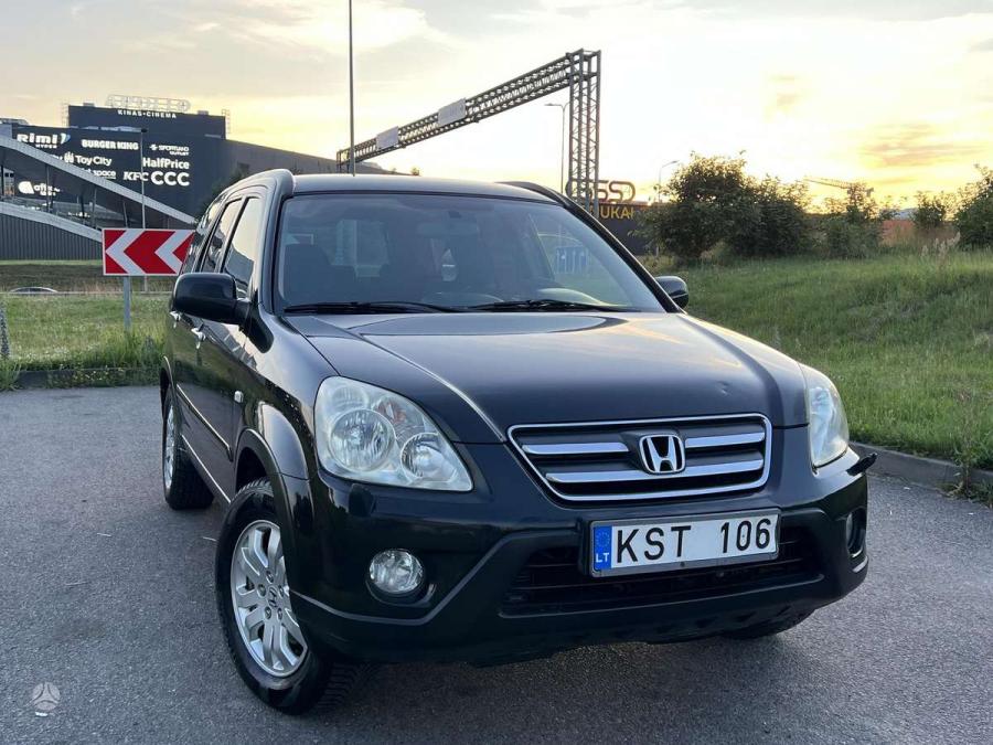 Black Honda CR-V 2006 in Vilnius, with an engine capacity of 2.20 L and mileage of 350 thousand km for 1850 €, photo 8 on AUTOMOTO.COM.LV