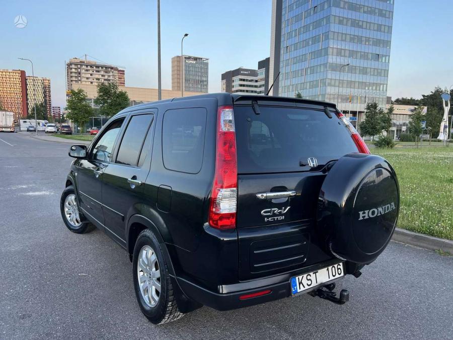 Black Honda CR-V 2006 in Vilnius, with an engine capacity of 2.20 L and mileage of 350 thousand km for 1850 €, photo 9 on AUTOMOTO.COM.LV