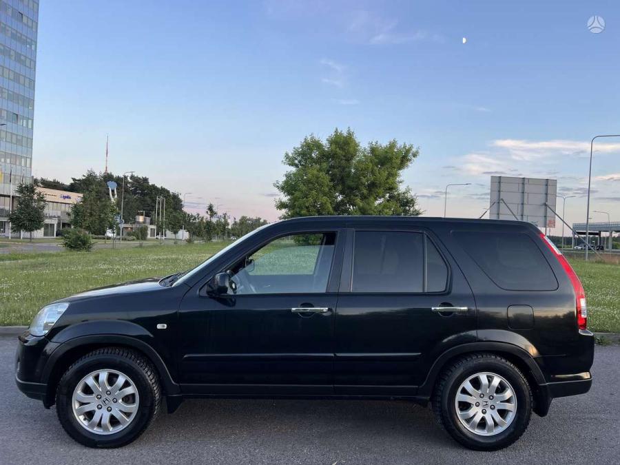 Black Honda CR-V 2006 in Vilnius, with an engine capacity of 2.20 L and mileage of 350 thousand km for 1850 €, photo 18 on AUTOMOTO.COM.LV