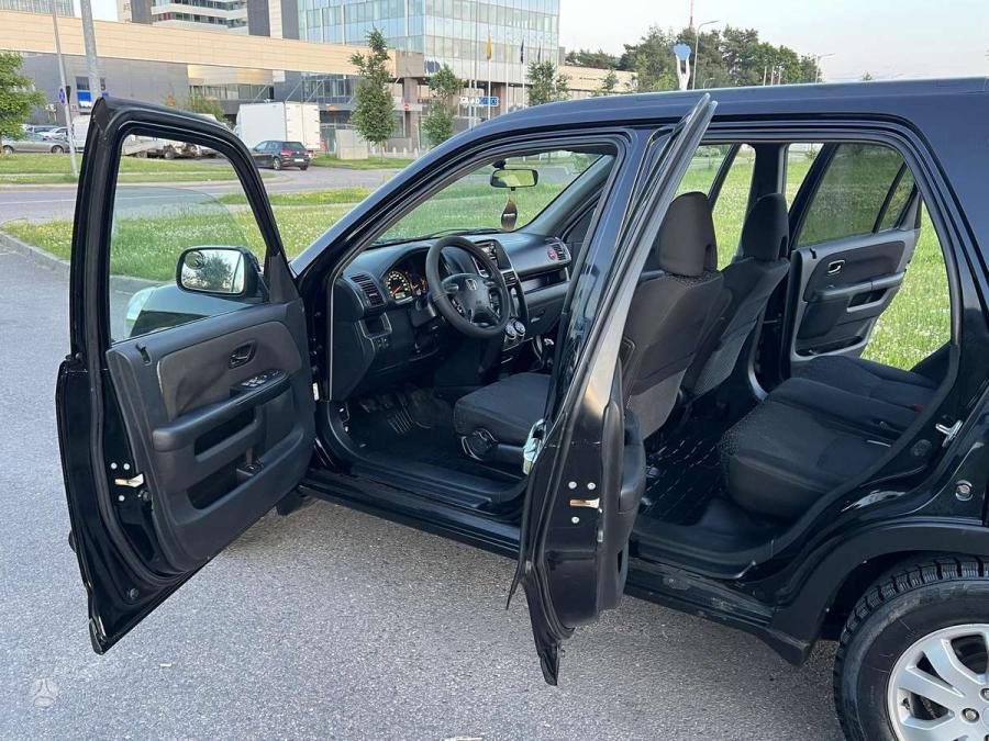 Black Honda CR-V 2006 in Vilnius, with an engine capacity of 2.20 L and mileage of 350 thousand km for 1850 €, photo 21 on AUTOMOTO.COM.LV