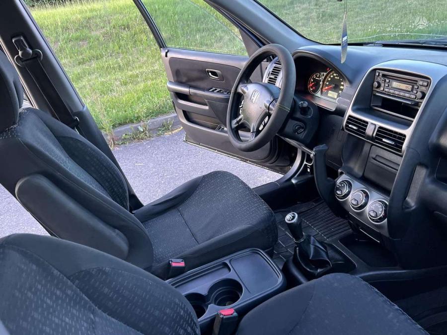 Black Honda CR-V 2006 in Vilnius, with an engine capacity of 2.20 L and mileage of 350 thousand km for 1850 €, photo 24 on AUTOMOTO.COM.LV